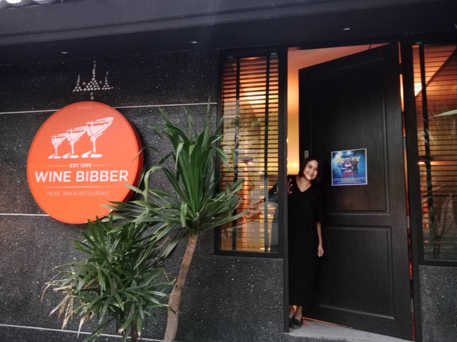 WINE BIBBER MUSIC BAR & RESTAURANT เสพดนตรีสดจากยุค 70’s-90’s สุนทรี ...